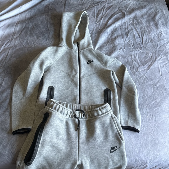 Nike | Matching Sets | Nike Light Gray Tracksuit With Black Details ...